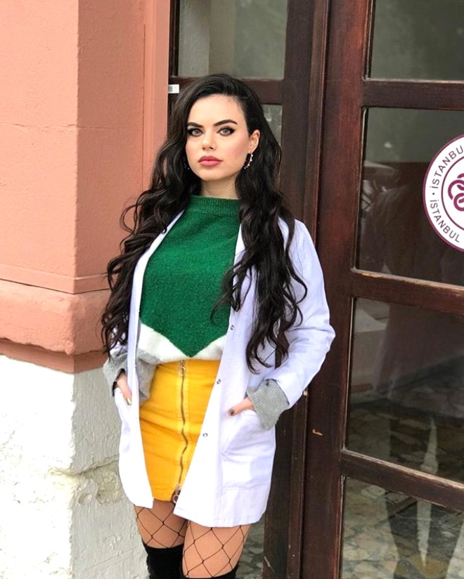 Tıp Fakültesi'nin fenomeni Berika Demir, yine ortalığı karıştırdı! - SON TV